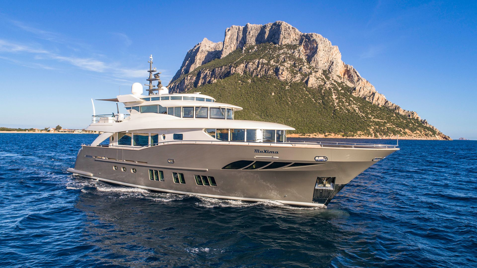 Maxima: The highly personal 26m yacht from Filippetti